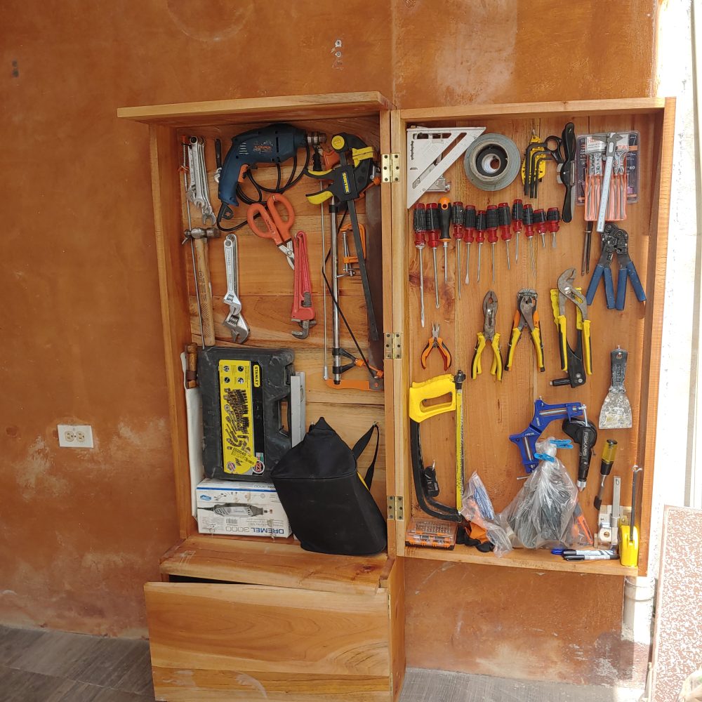 DIY wood/plywood cabinet wall garage tool box w lock Santiago de Chile ...